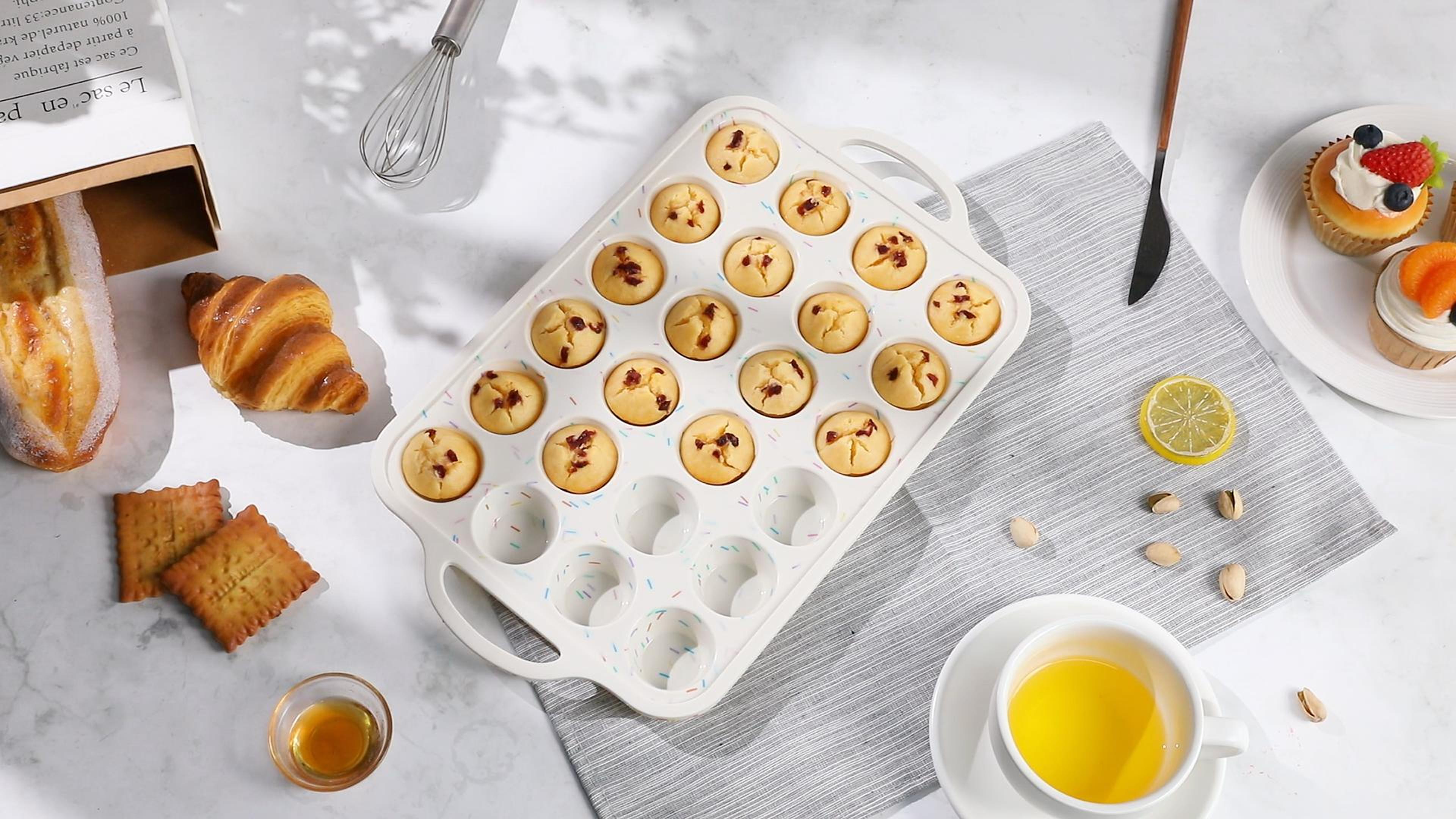 Mini Cupcake Pans, Metal Reinforced Frame Silicone Mini Muffin Pan ...