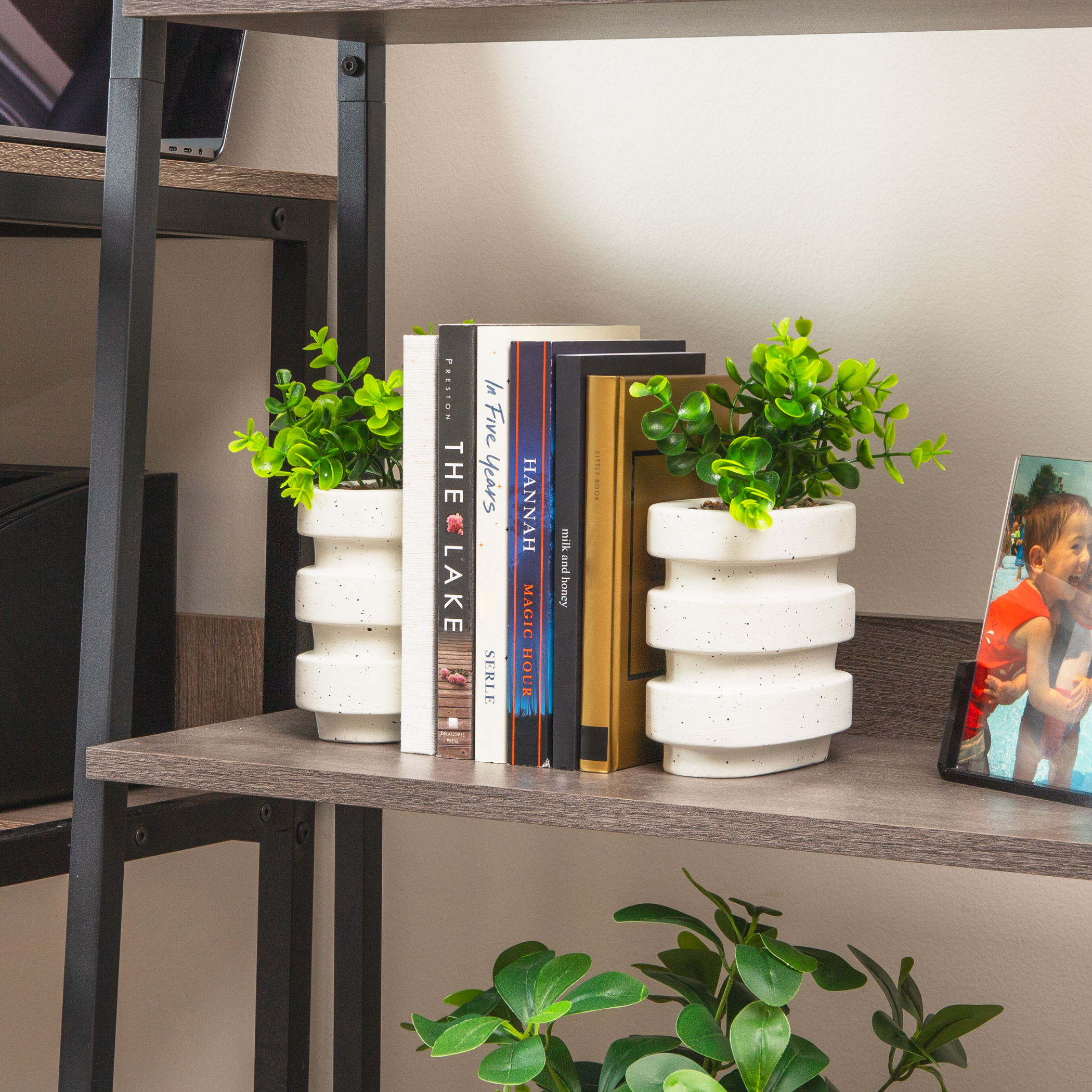 Mind Reader Ribbed Cement Planter Bookends, Faux Greenery for Shelves ...