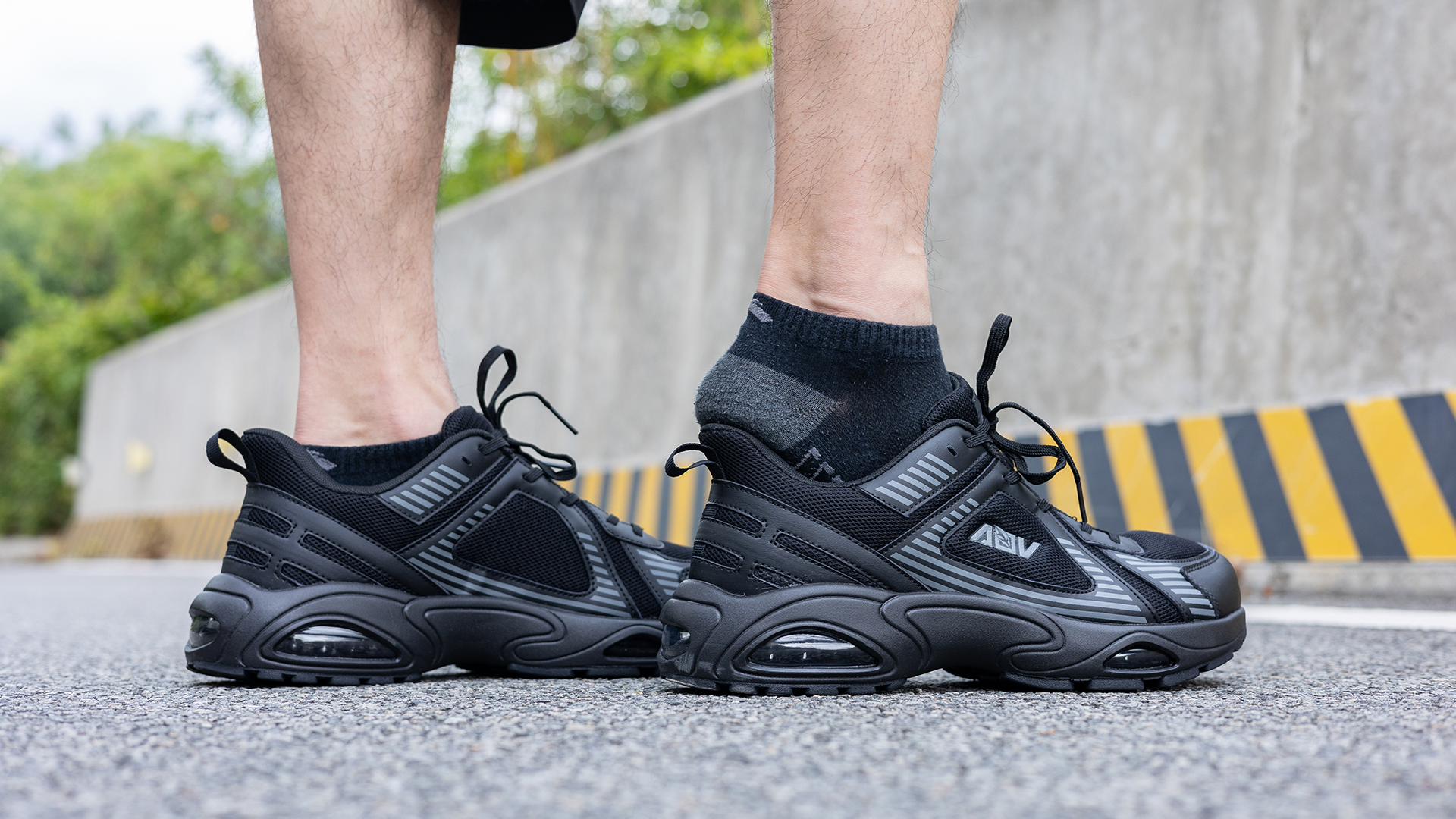 HuJAT Mens Wide Toe Box Running Shoes Slip On Arch Support Tennis ...