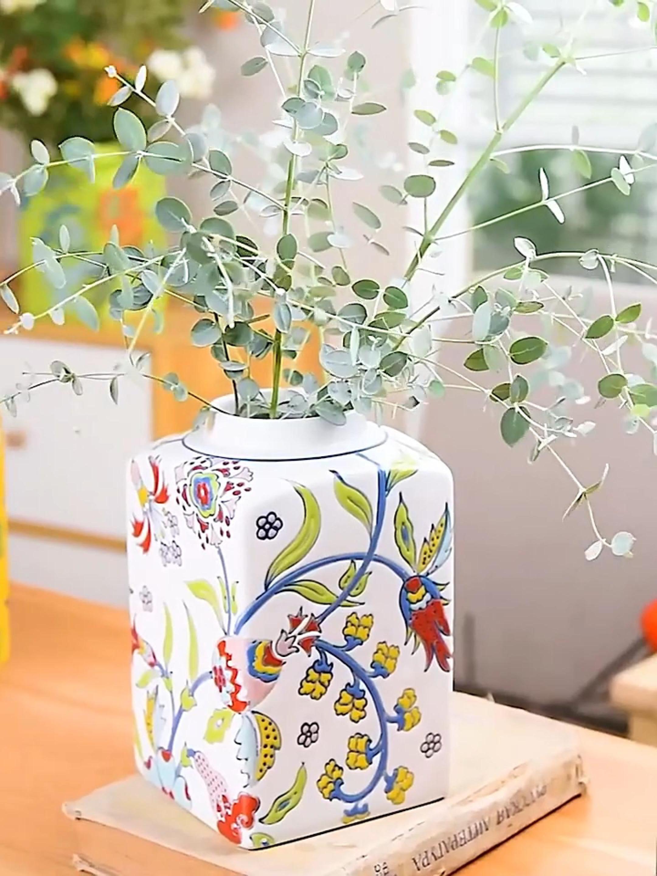 Sungmor Ceramic Ginger Jar with Lid, 8.2" Elegant Floral Tabletop Vase ...