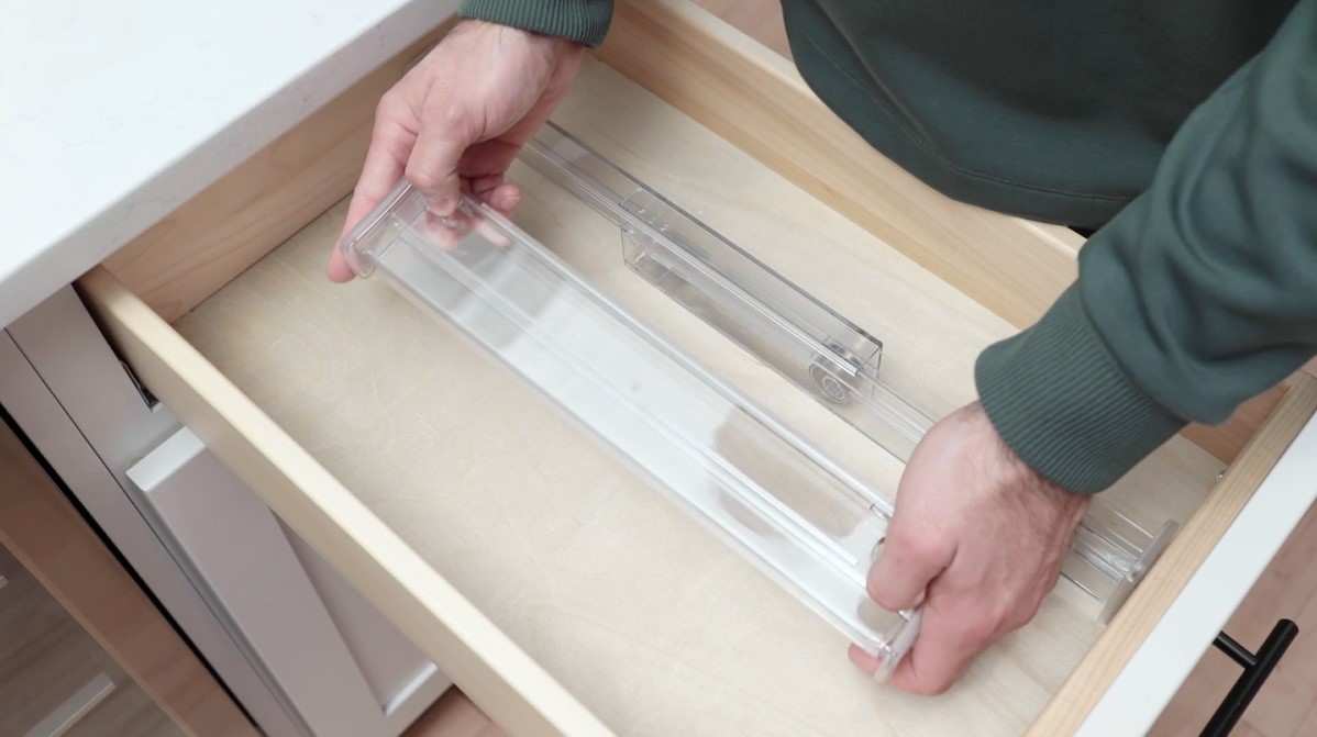 (2 Pack) The Home Edit Shallow Expandable Drawer Dividers for Kitchen 1 ...